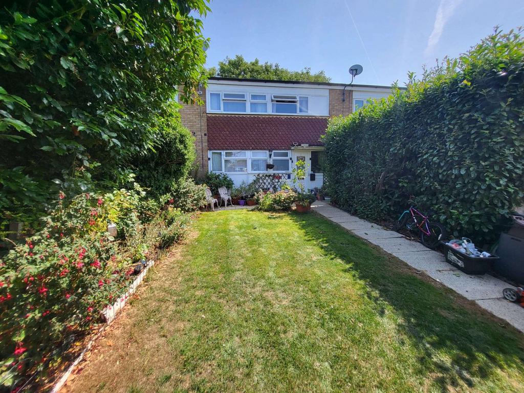 Slip End, Luton LU1 3 bed terraced house for sale - £355,000