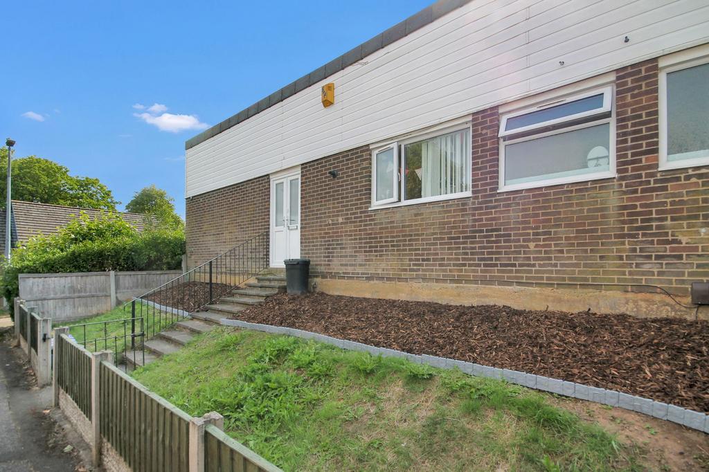 Cornwall Close, Castlefields... 3 bed terraced house to rent - £950 pcm ...