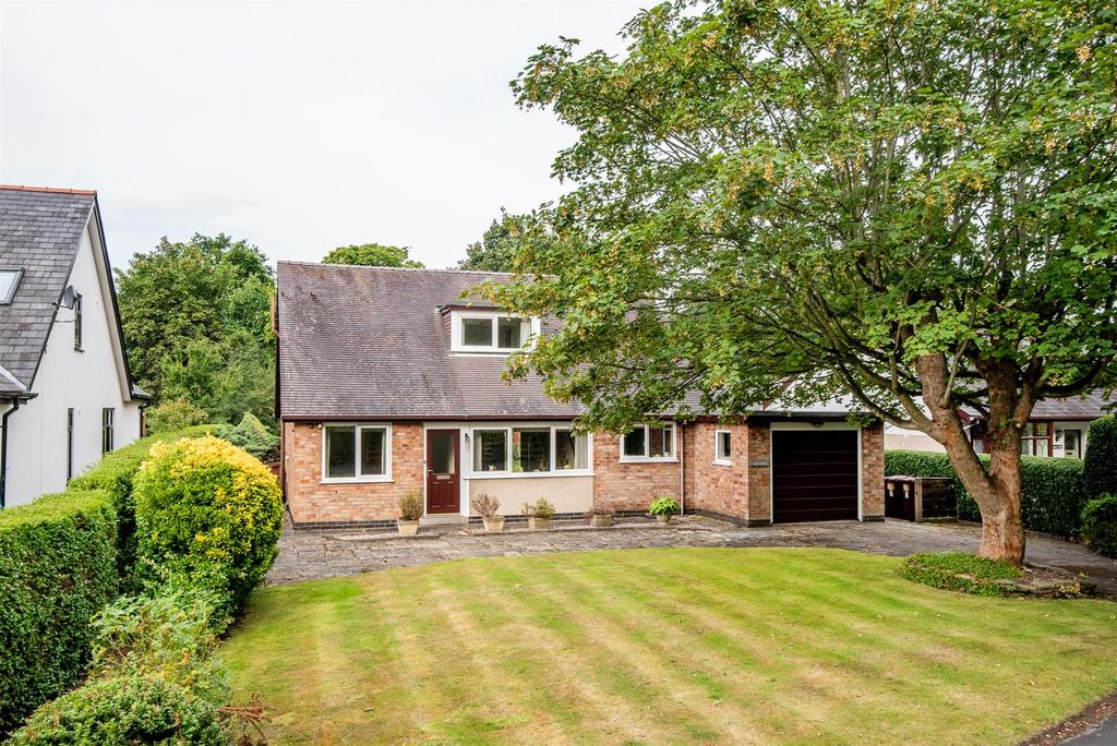 Saunders Lane, Preston PR4 3 bed detached bungalow - £424,950