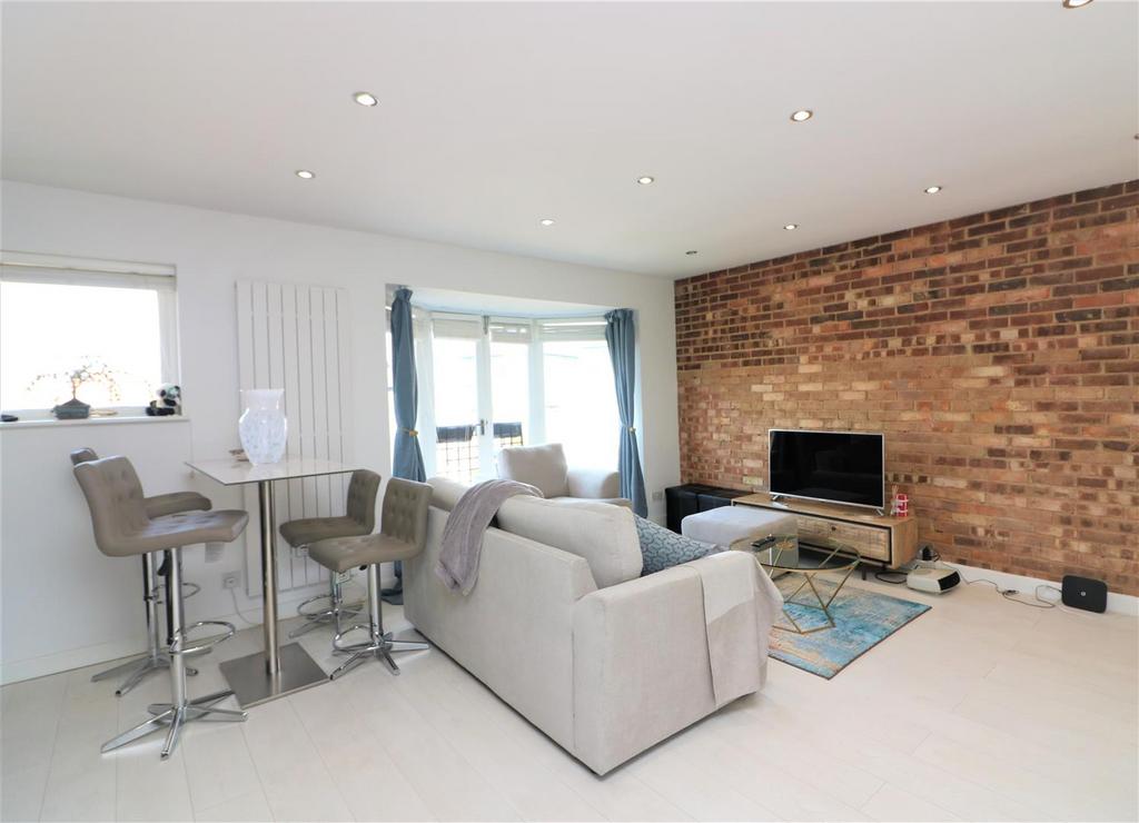 Barnfield Place, Isle of Dogs... 2 bed apartment - £2,100 pcm (£485 pw)