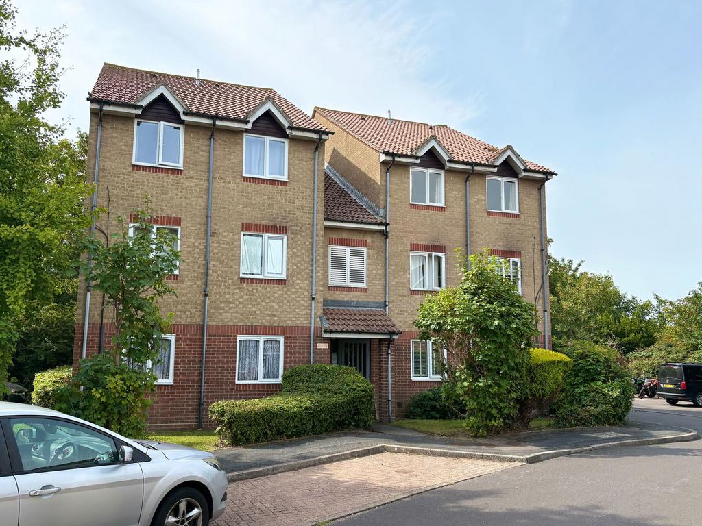 Sunbeam Way, Gosport PO12 2BN 1 bed flat for sale - £119,950