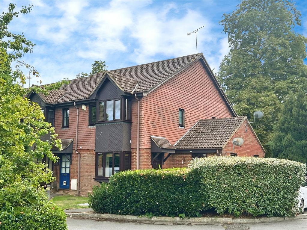 Orchard Close, Wokingham, Berkshire 1 bed semi-detached house - £315,000
