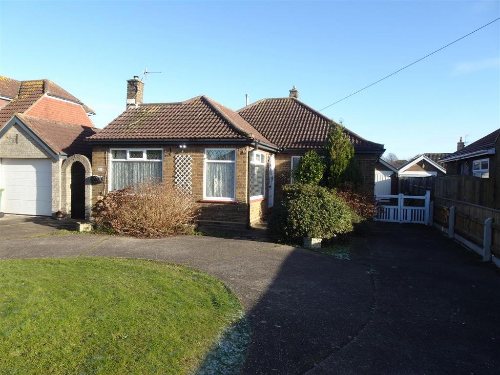 Bradley Road, Grimsby DN33 2 bed detached bungalow - £795 pcm (£183 pw)