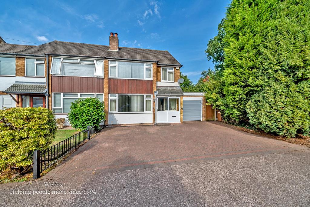 Nursery Avenue, Aldridge, Walsall WS9 3 bed semi-detached house - £300,000