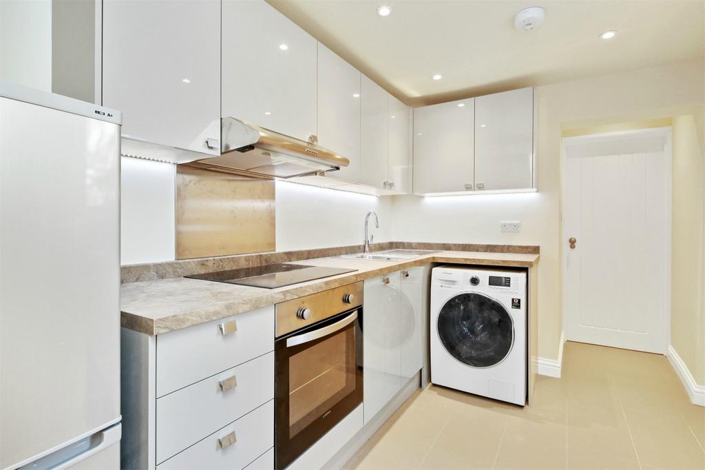Tunis Road, London, W12 1 bed flat - £1,800 pcm (£415 pw)
