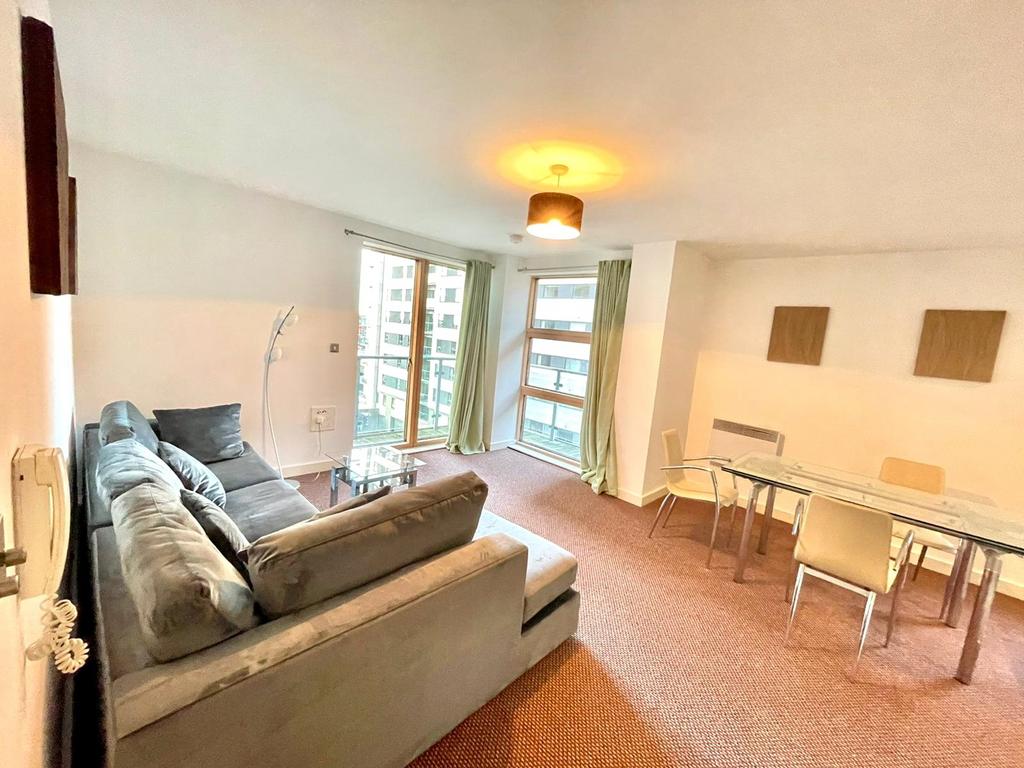 Barton Place, 3 Hornbeam Way... 2 bed apartment - £1,500 pcm (£346 pw)