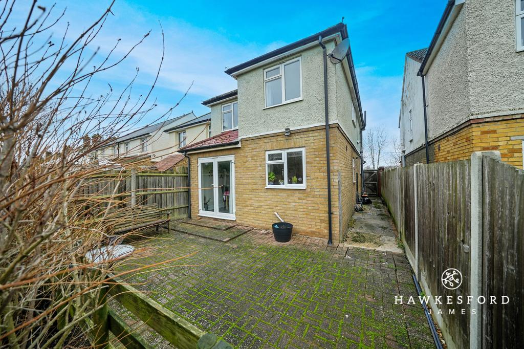 Ruins Barn Road, Sittingbourne ME10 4 bed semi-detached house for sale ...