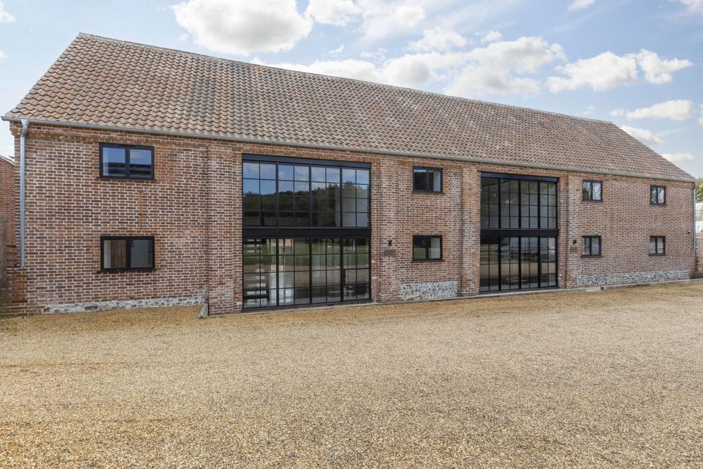 Manor Farm, Sco Ruston Road, Norwich... 3 bed barn conversion - £2,000 ...
