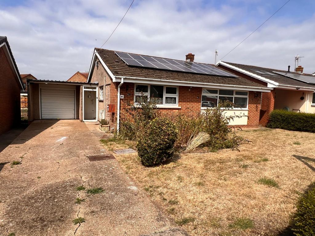 Matthew Road, Rhoose, CF62 3ED 2 bed detached bungalow - £265,000