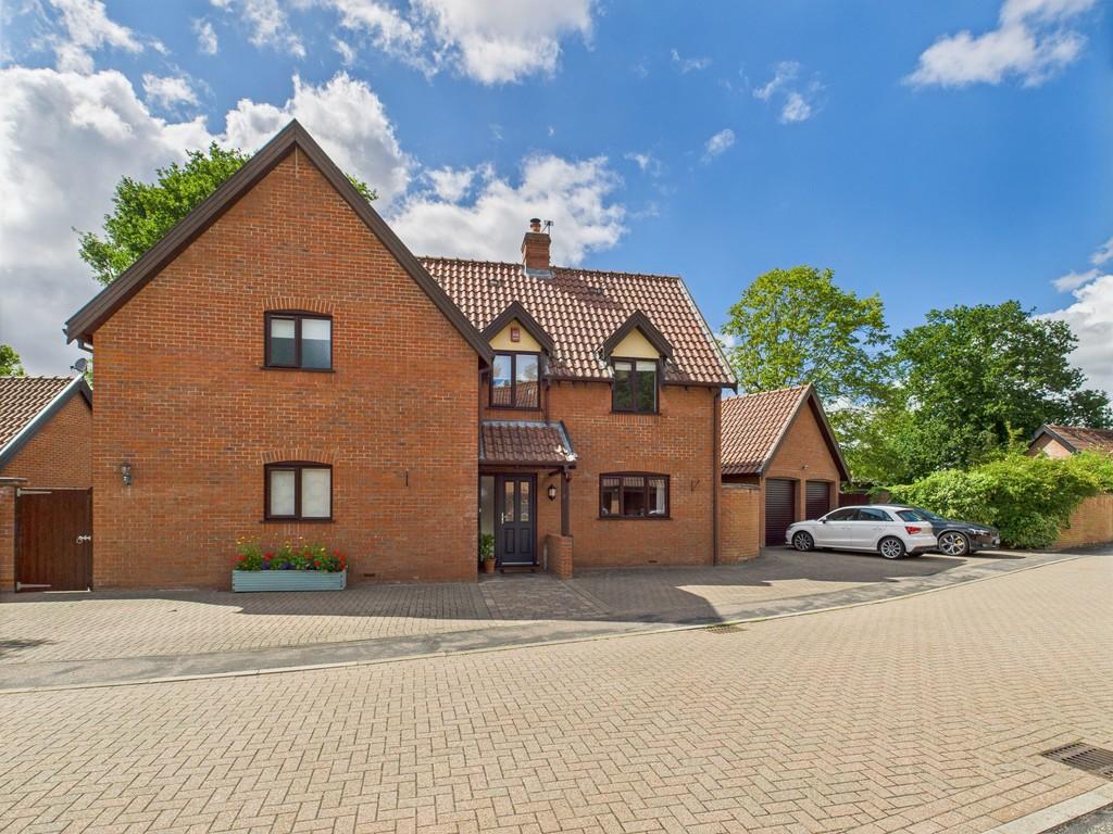 St. Benedict's Close, Toft Monks 4 bed detached house - £525,000