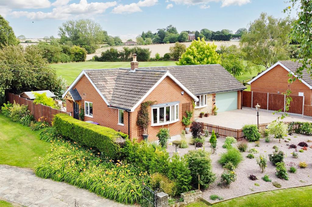 Thackers Lane, Tathwell 3 bed detached bungalow - £400,000