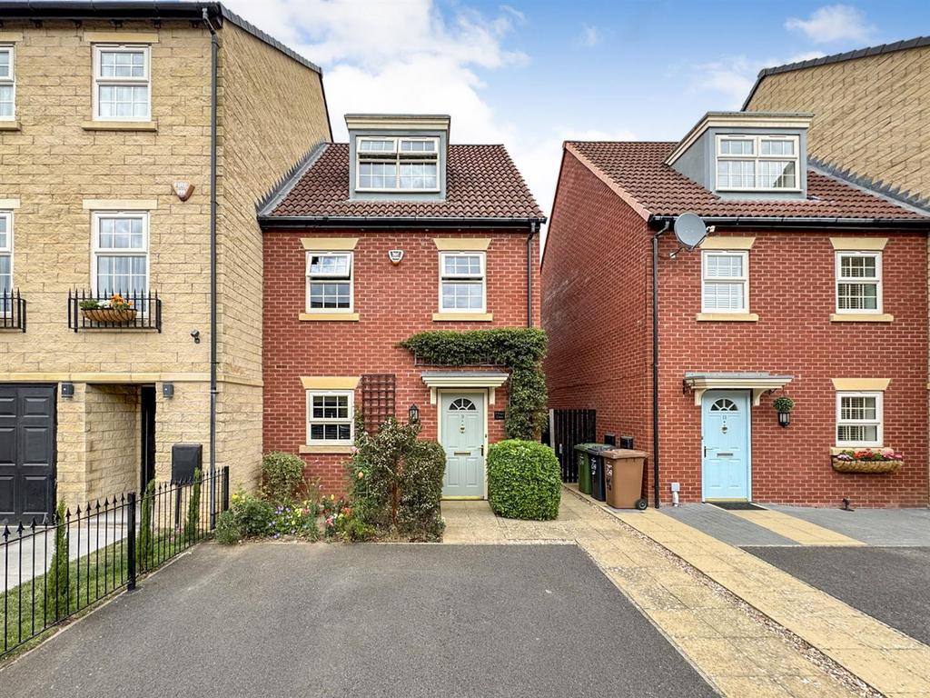 Regal Close, Corby NN17 3 bed house - £269,995
