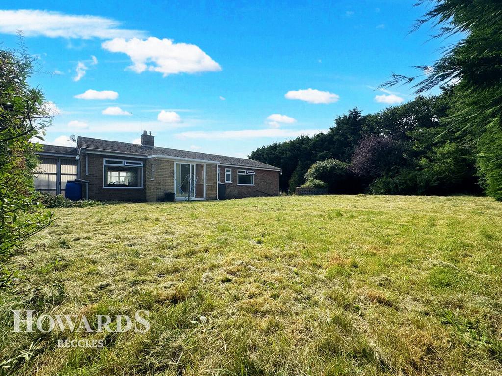 Fir Close, Barnby, Beccles 4 bed detached bungalow for sale - £275,000