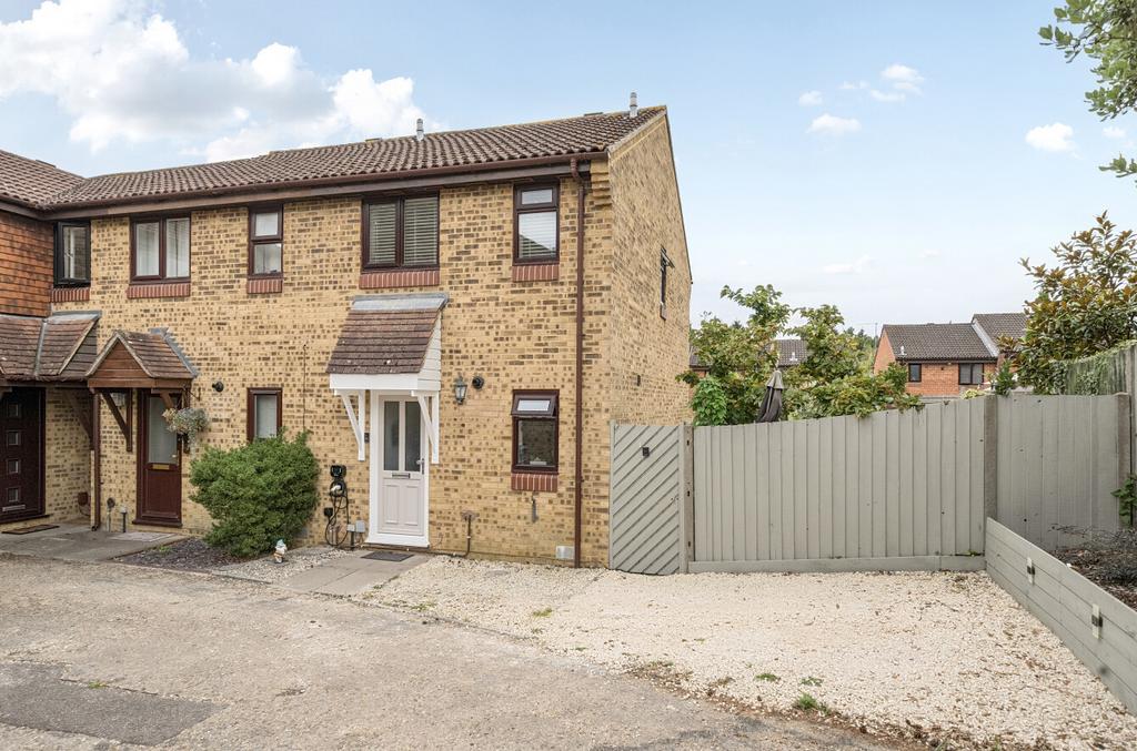 Slaidburn Green, Bracknell, Berkshire 2 bed end of terrace house - £350,000