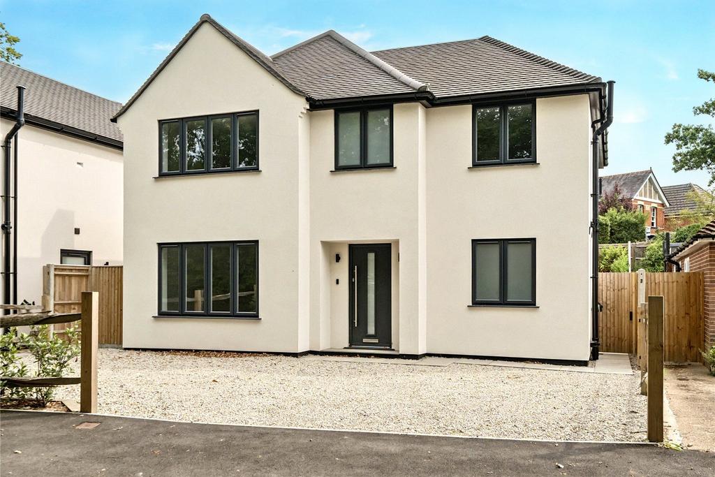 The Ridings, Surrey KT15 4 bed detached house - £750,000