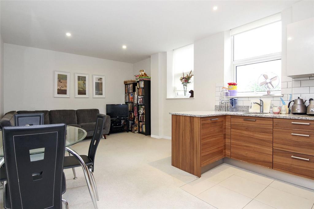 Bromyard House, Bromyard Avenue... 1 bed apartment to rent - £1,725 pcm ...