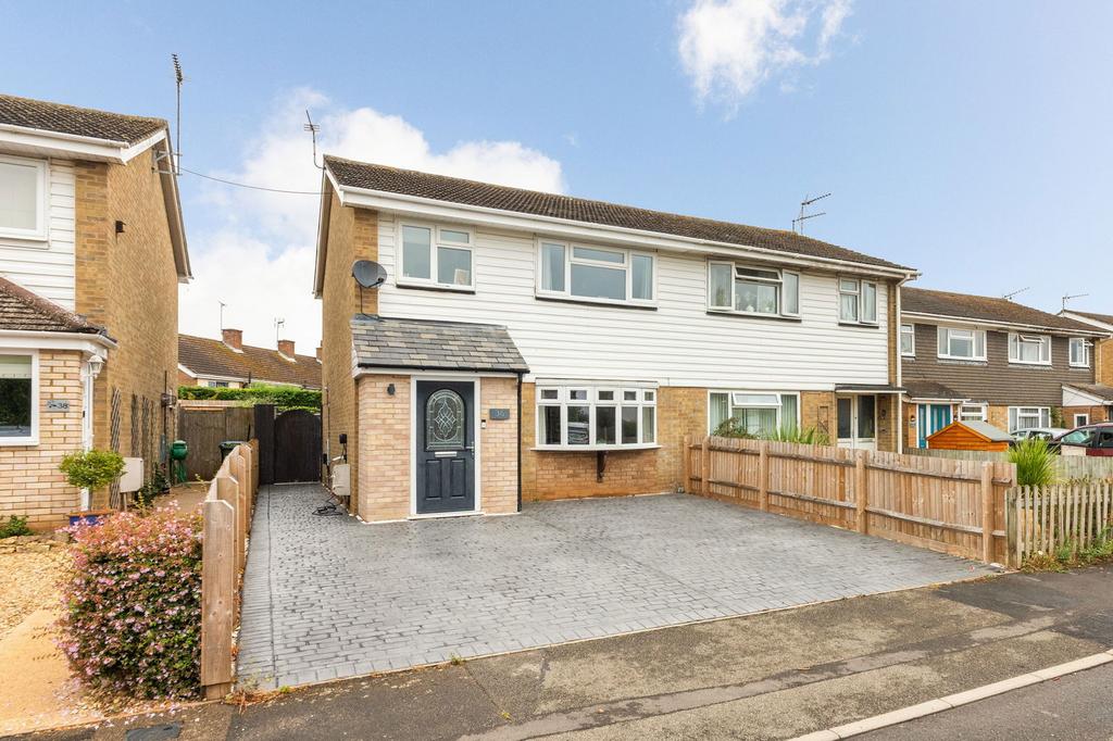 Dands Drive, Middleton Cheney 3 bed semi-detached house for sale - £349,950