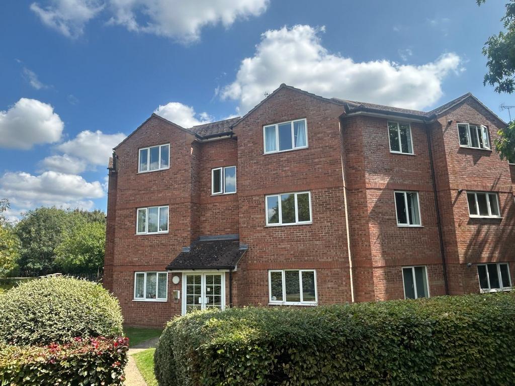 Heathcroft, Welwyn Garden City, AL7 2 bed flat - £1,350 pcm (£312 pw)