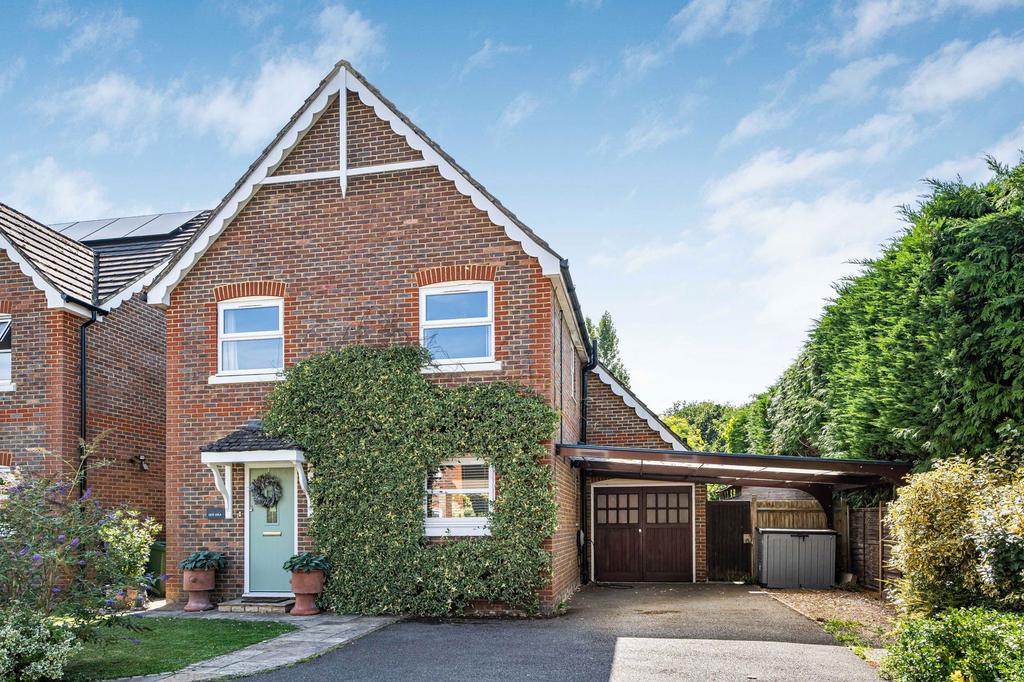 Heatherside Close, Little Bookham 4 bed detached house - £925,000