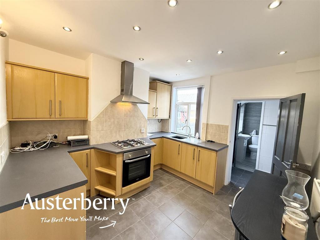 Derry Street, Stoke-On-Trent ST4 2 bed terraced house - £650 pcm (£150 pw)