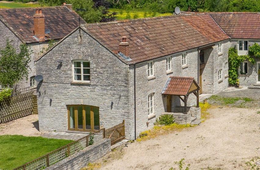 Quiet hamlet between Wells and Castle... 5 bed semi-detached house for ...