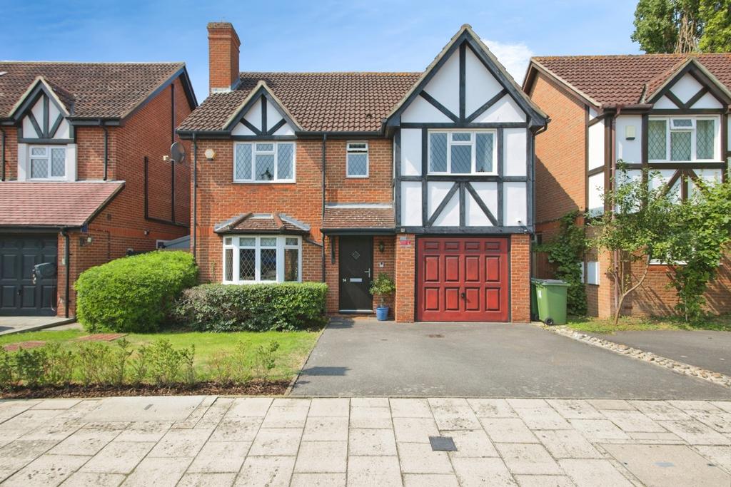 Crosier Close, London SE3 4 bed detached house - £900,000