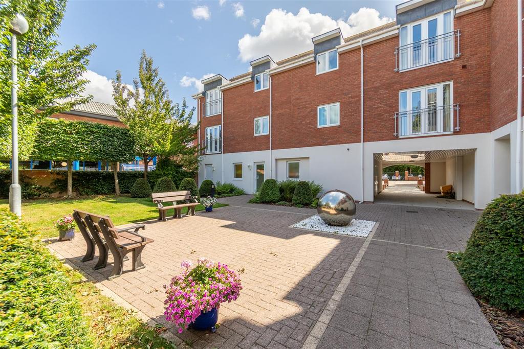Fencer Hill Square, Gosforth, NE3 2 bed flat - £200,000