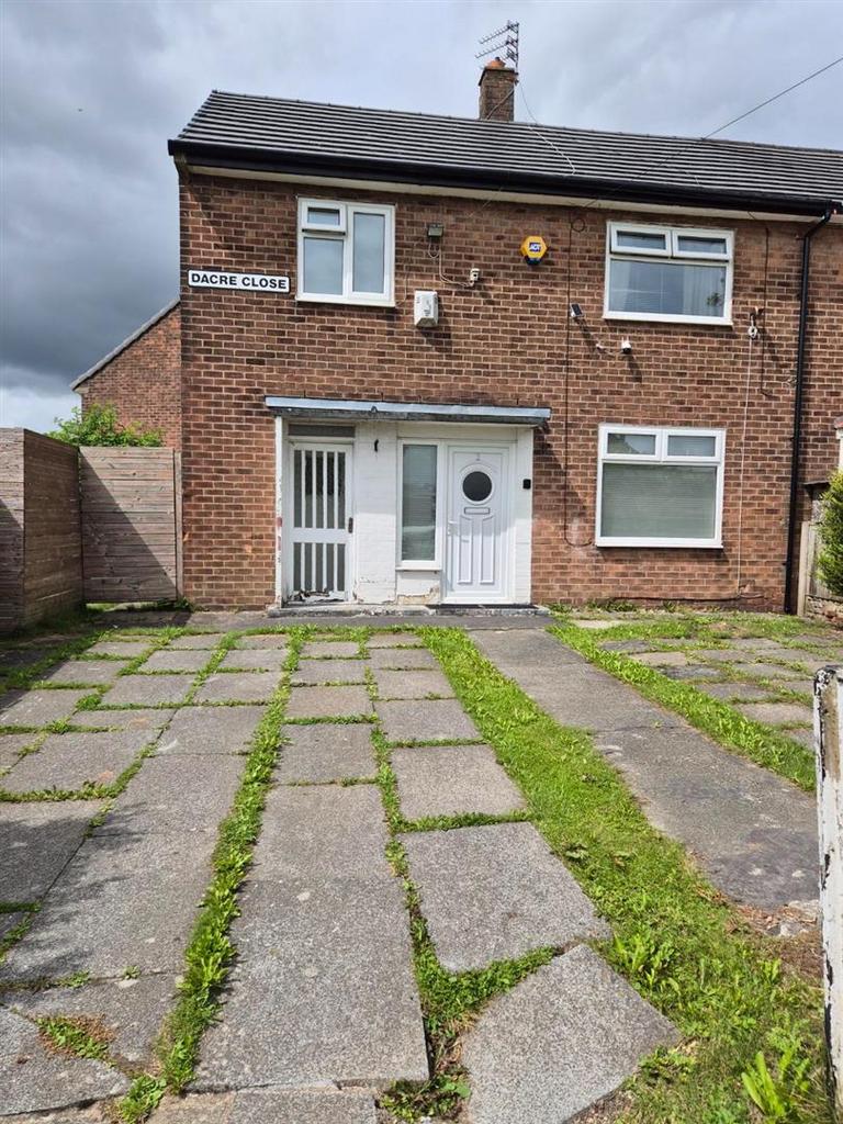 Dacre Close, Manchester, M24 4WG 3 bed end of terrace house to rent - £1,250 pcm (£288 pw)