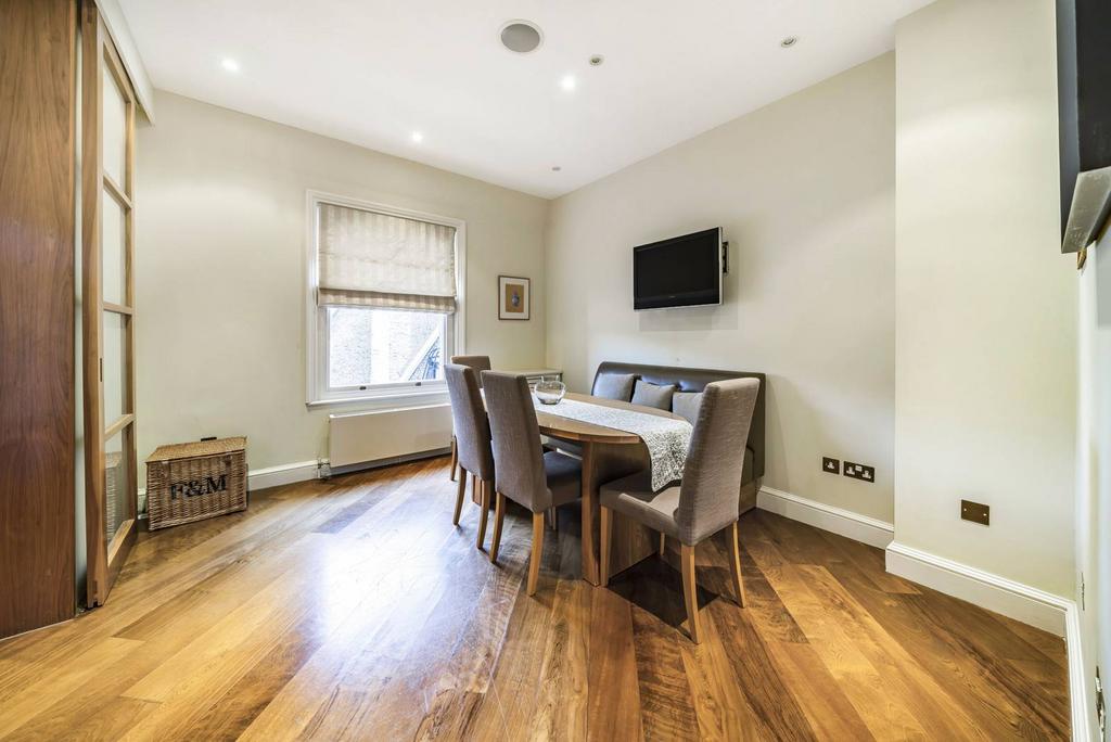 Queens Gate, South Kensington... 3 bed maisonette - £13,000 pcm (£3,000 pw)