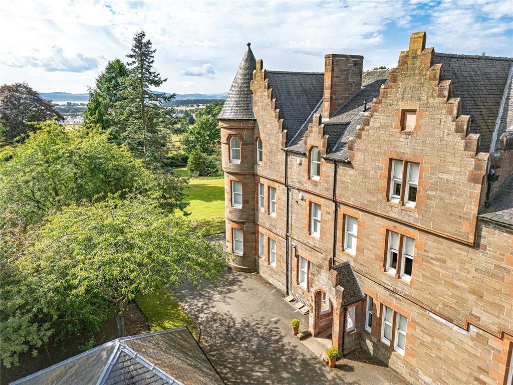 21 South Drive, Liff, Dundee, Angus, DD2 2 bed apartment - £230,000