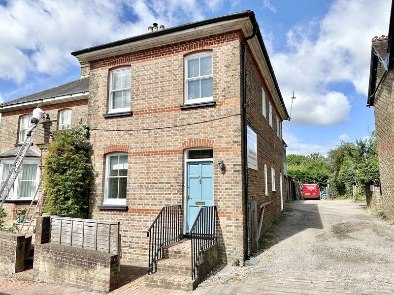High Street, Cuckfield 3 bed detached house - £1,450 pcm (£335 pw)