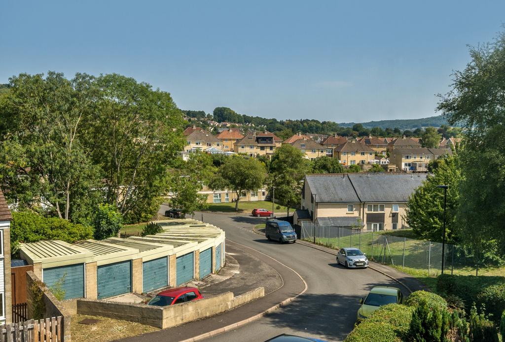 Coxley Drive, Somerset BA1 2 bed terraced house - £300,000