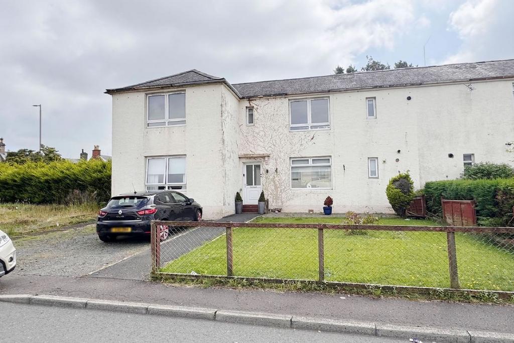 Shankston Crescent, Cumnock KA18 2 bed flat - £30,000