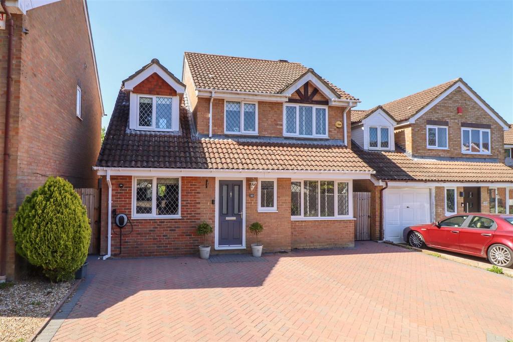 Twisell Thorne, Church Crookham GU52 4 bed detached house for sale - £ ...