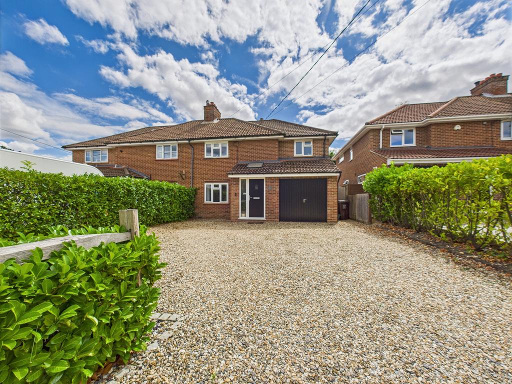 Manse Lane, Tadley, RG26 3 bed semi-detached house - £525,000