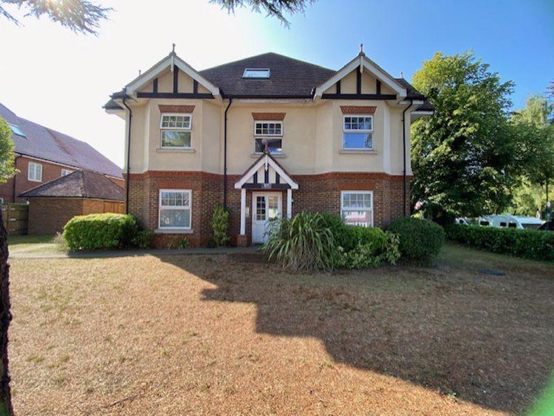 Potters Court, Rosebery Road, Sutton 2 bed apartment - £1,795 pcm (£414 pw)