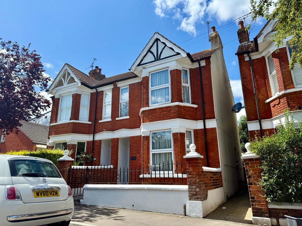 Park Avenue, Gillingham ME7 4 bed semi-detached house - £400,000