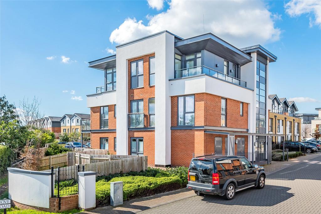 Acer Grove, Surrey GU22 1 bed flat for sale - £270,000