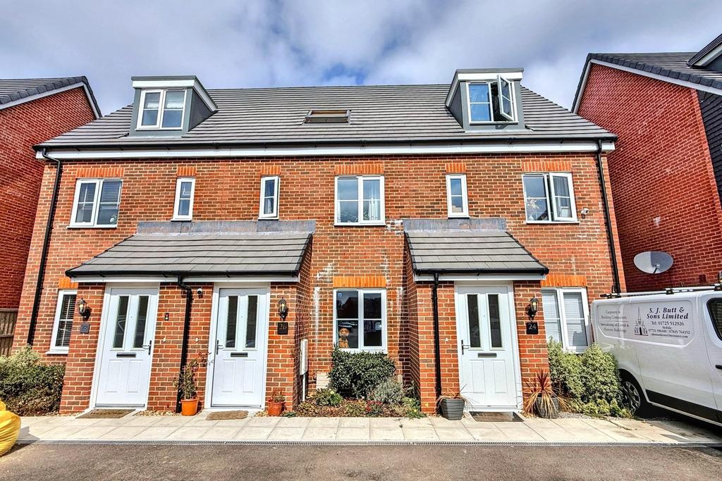 Fugglestone Red 3 bed terraced house for sale - £292,500
