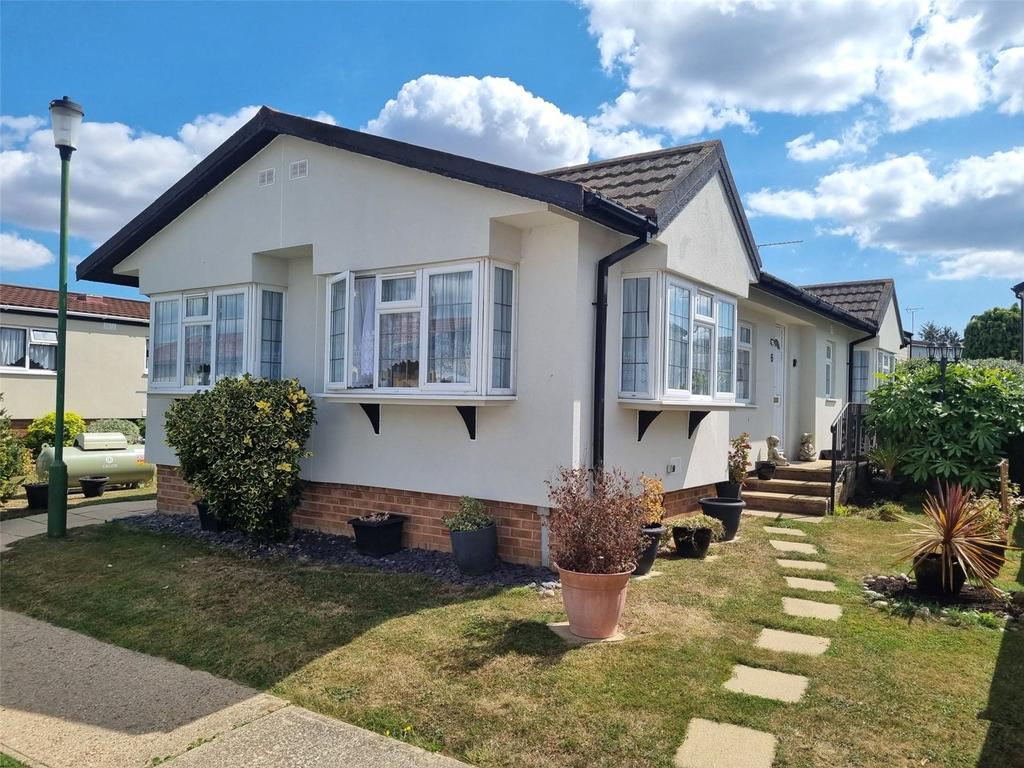 Horseshoe Lawns, Tower Park... 2 bed park home for sale - £220,000