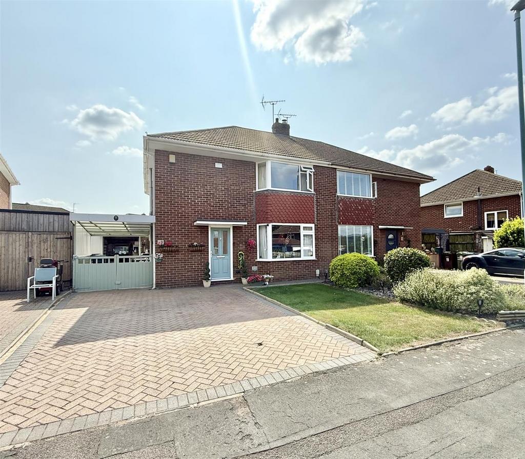 Hurcombe Way, Brockworth GL3 3 bed semi-detached house - £360,000
