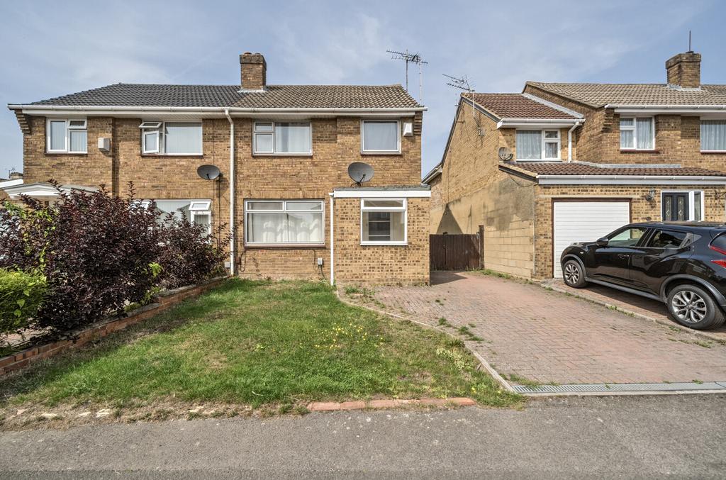 Grange Drive, Stratton St Margaret... 3 bed semi-detached house for ...