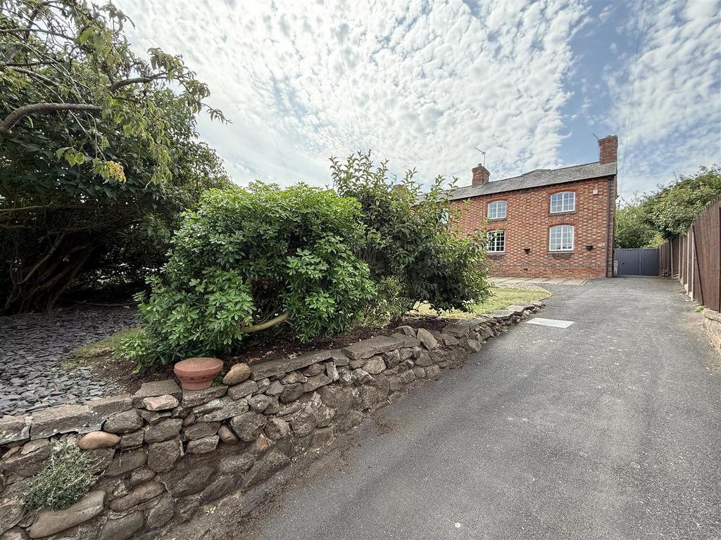 Marsden Lane, Old Aylestone Village LE2 3 bed semi-detached house - £ ...