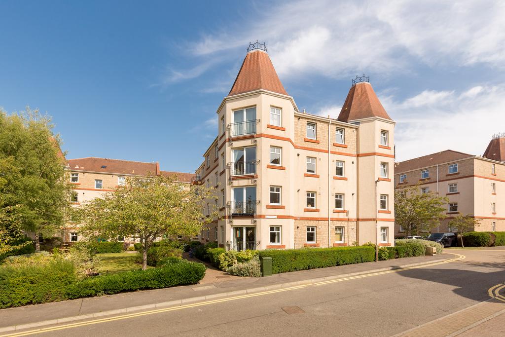 27/7 Sinclair Place, Edinburgh, EH11 1AN 2 bed flat - £250,000