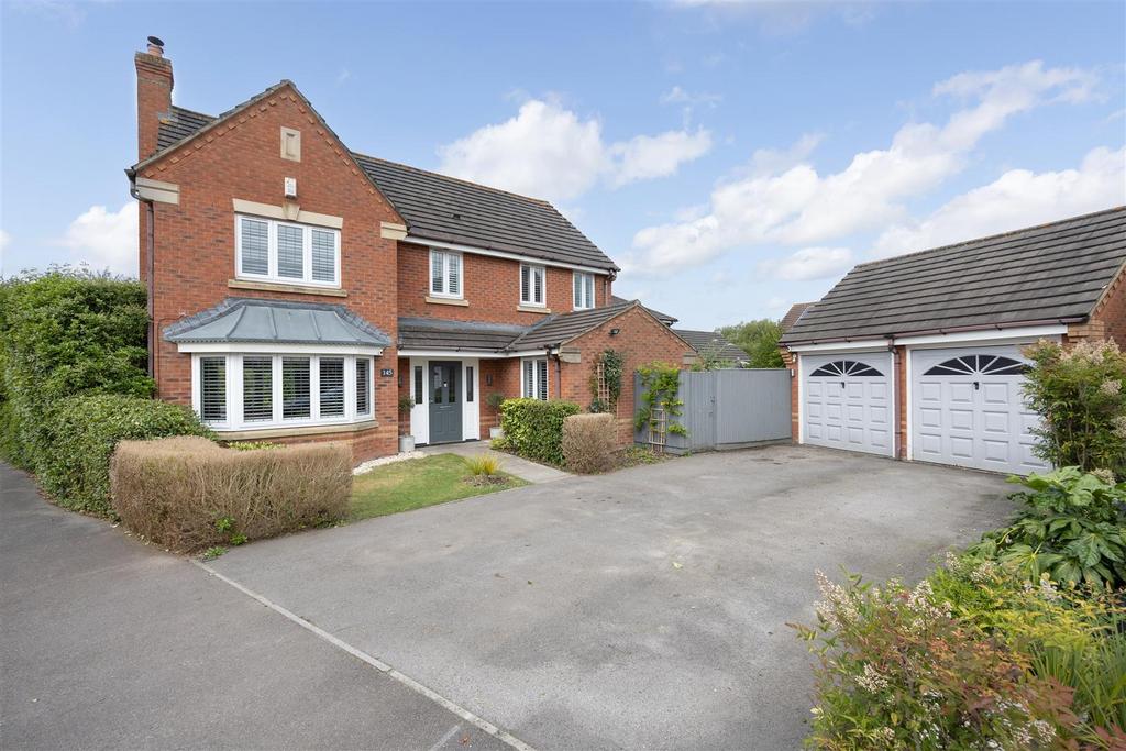 Cornbrash Rise, Paxcroft Mead 4 bed detached house for sale - £500,000