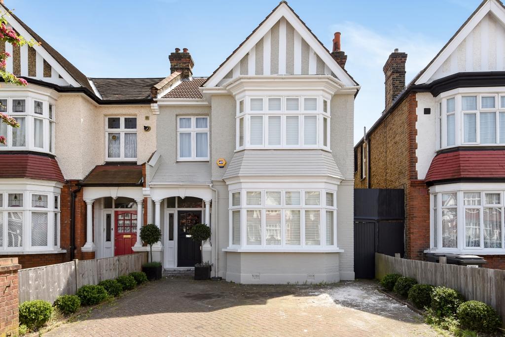 Arran Road, London, SE6 4 bed house - £3,100 pcm (£715 pw)
