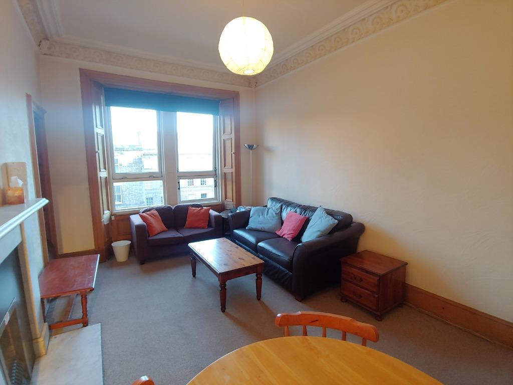 Crighton Place, Edinburgh, EH7 3 bed flat - £2,100 pcm (£485 pw)