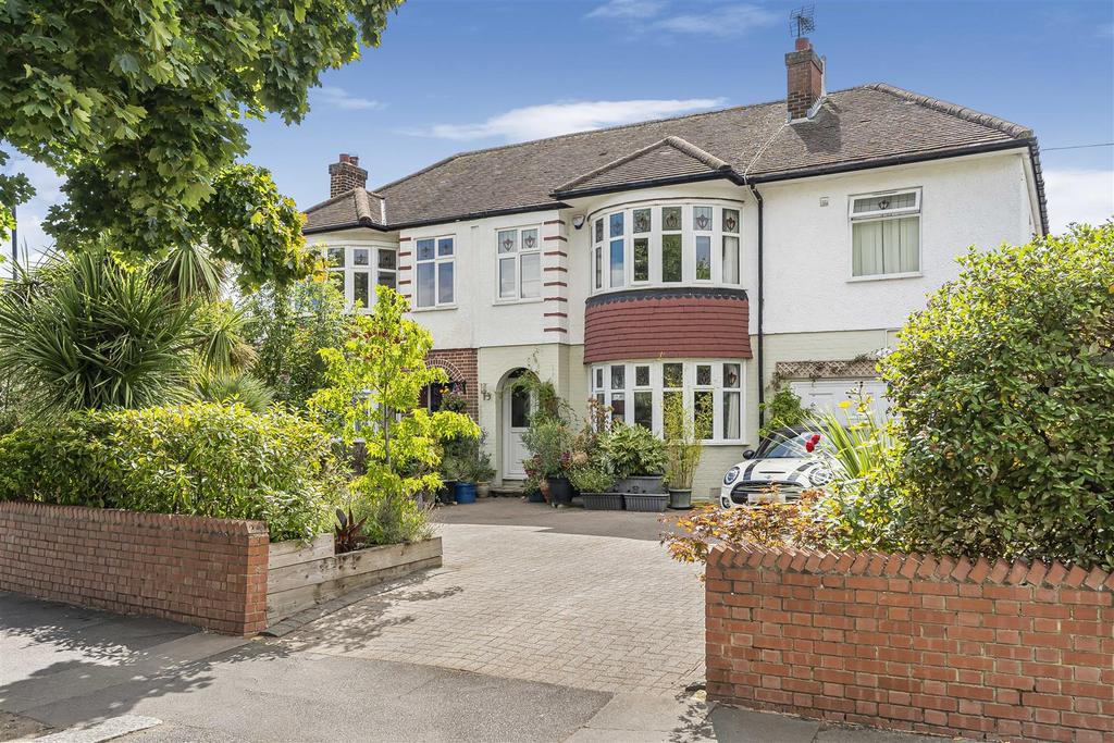 Laburnum Grove, Winchmore Hill, N21 4 bed semi-detached house - £850,000