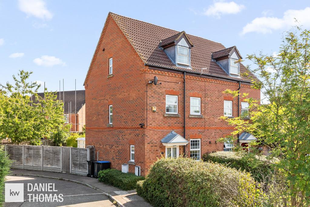 Harrison Road, Waltham Abbey, EN9 3 bed semi-detached house for sale ...