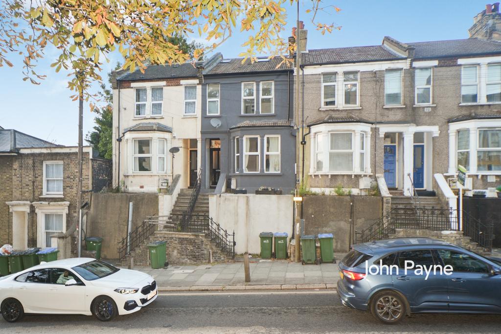 Plumstead Common Road London SE18 1 bed in a house share - £900 pcm (£ ...